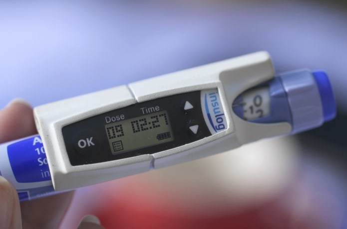 Insulog - The Smart Snap-on Insulin Tracker | Indiegogo