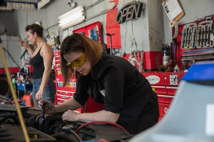 GIRLS AUTO CLINIC | Indiegogo